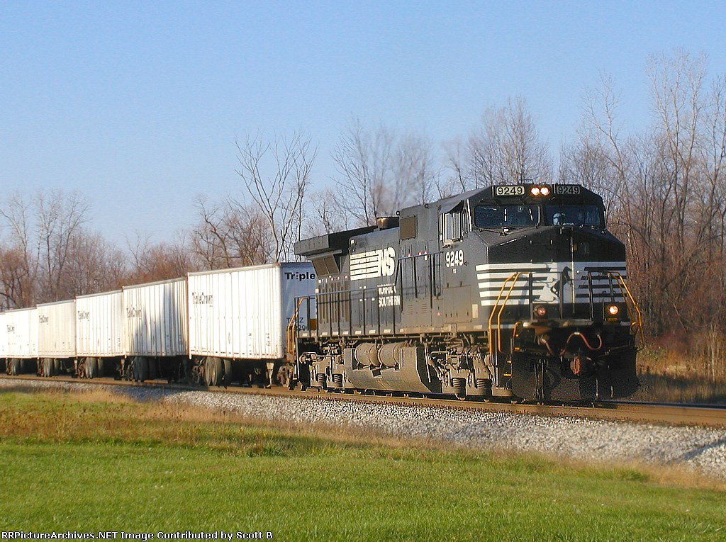 NS 9249 NS 252 NS Huntington Line